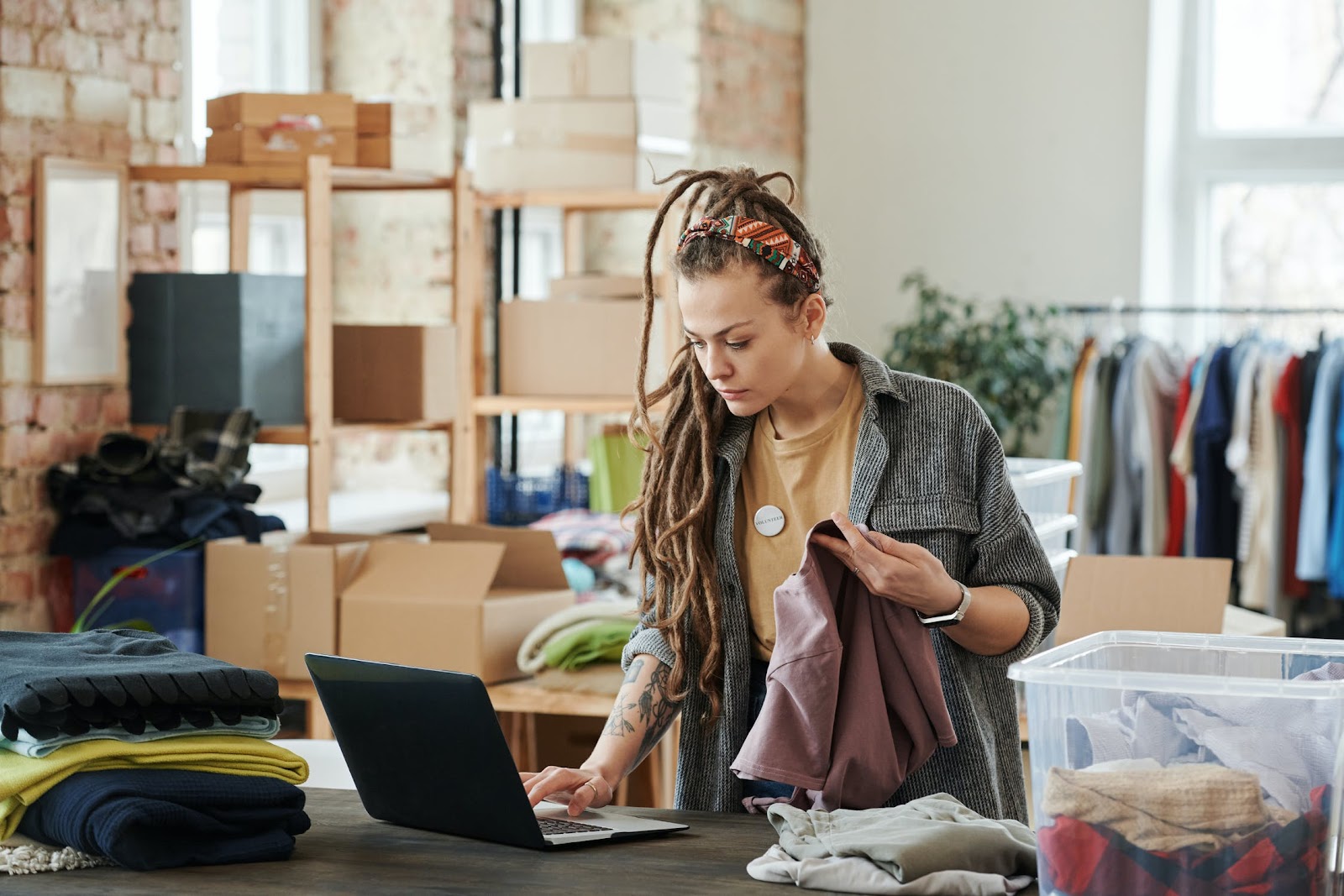 4 Tips Jual Barang Second di Shopee, Tenang Aja, Pasti Laku - Ginee