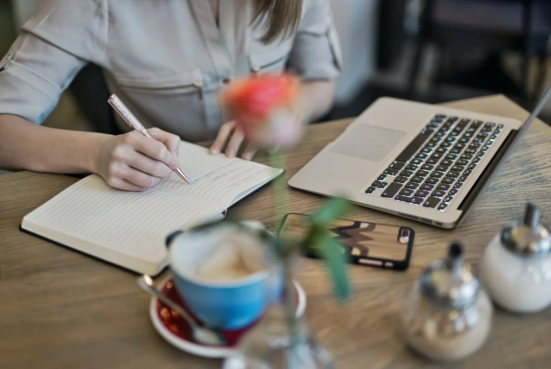 Contoh Jurnal Retur Penjualan, Poin Penting, Cara Mencatat - Ginee